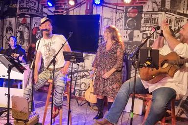 SofaConcerts venue | LIVE IM HOT - KAMINZIMMER